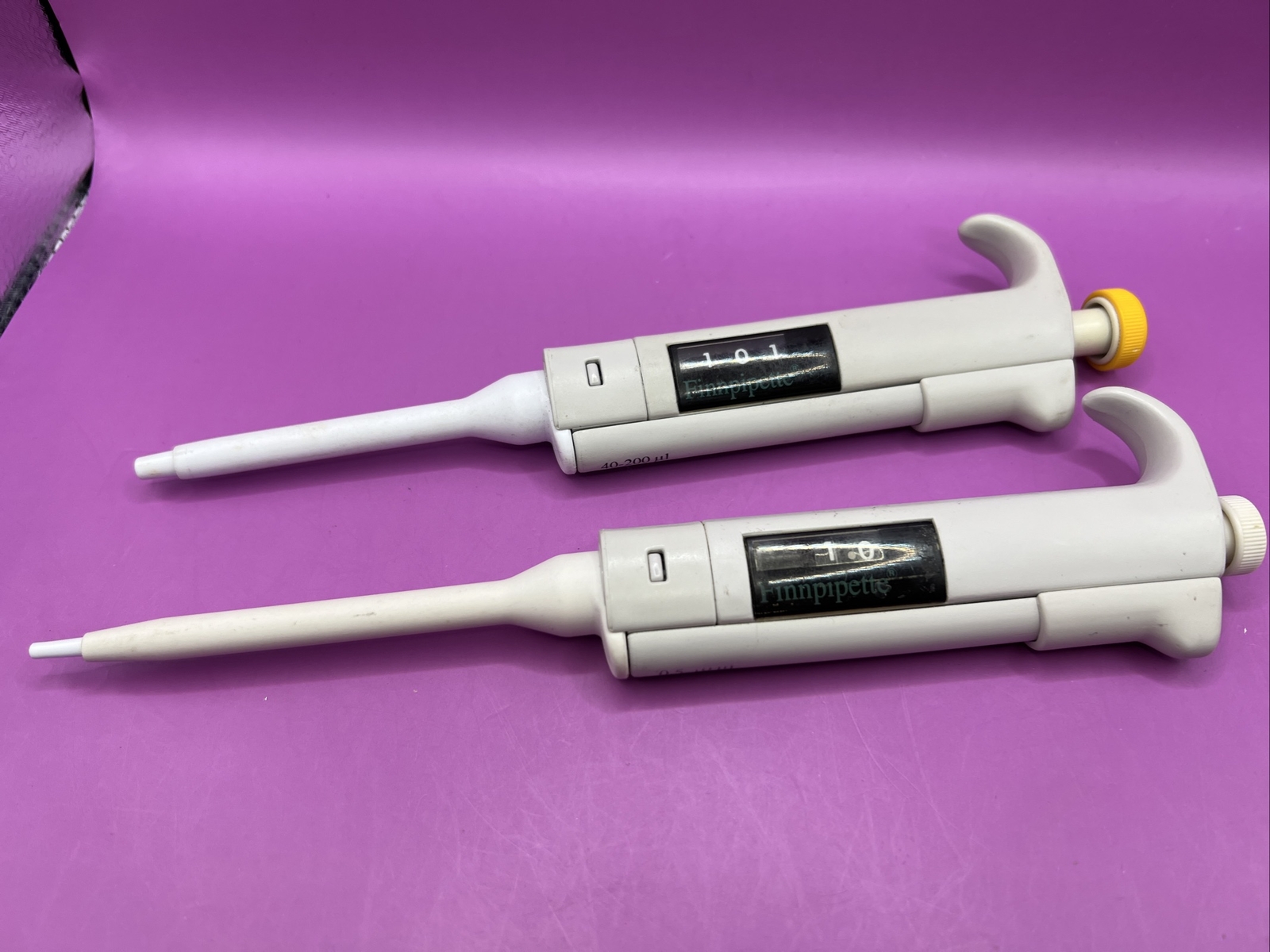 Lot of 2 Thermo Labsystem 4500 Finnpipette Pipettes 1-10 and 40-200 ul ...