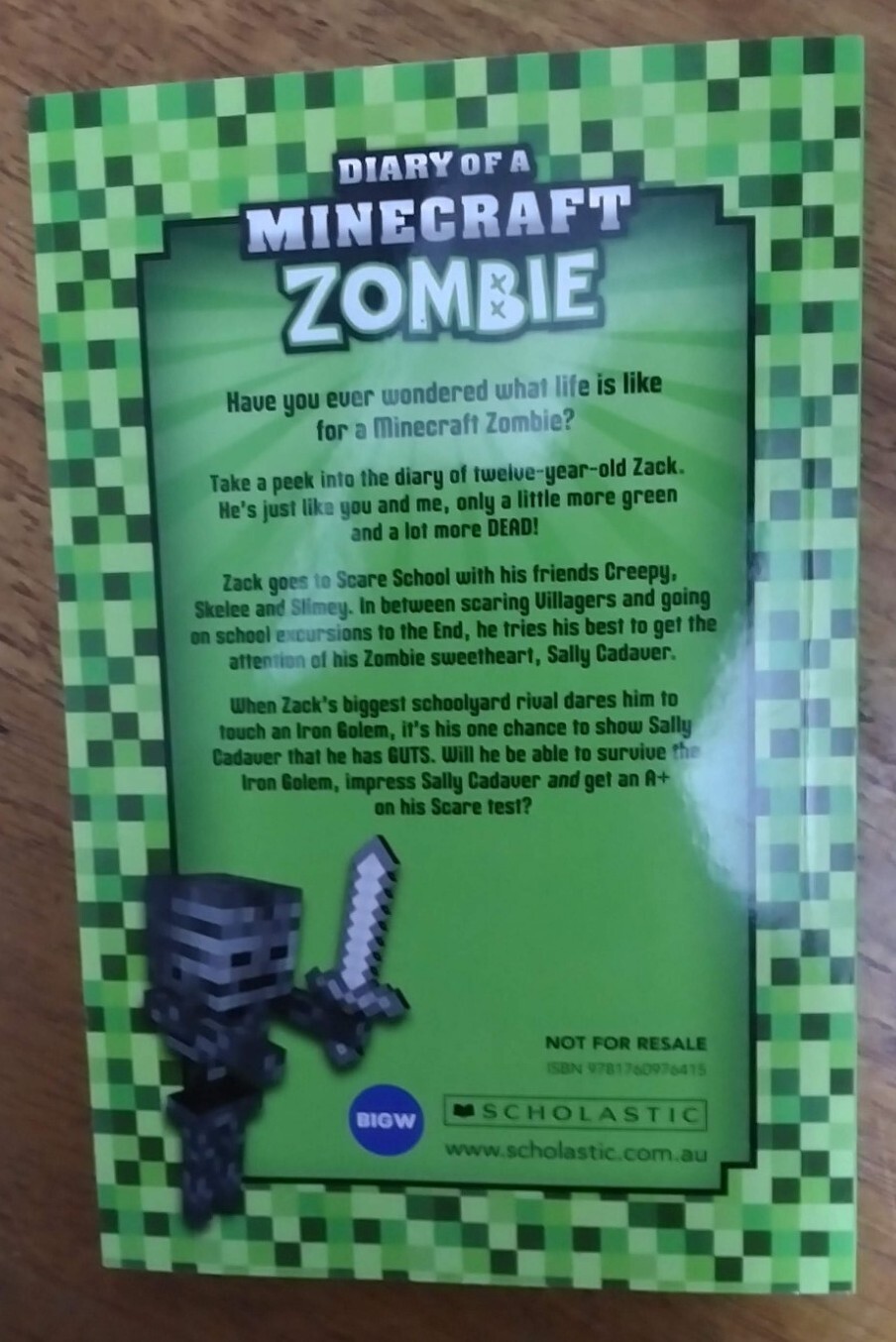 Scare of a Dare (Diary of a Minecraft Zombie #1) (Paperback) AS NEW ...