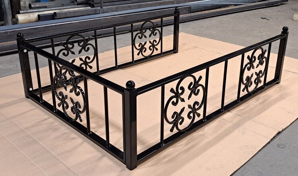 GRAVE / HEADSTONE SURROUND - MEMORIAL RAILINGS - ROSETTE - GALVANISED ...