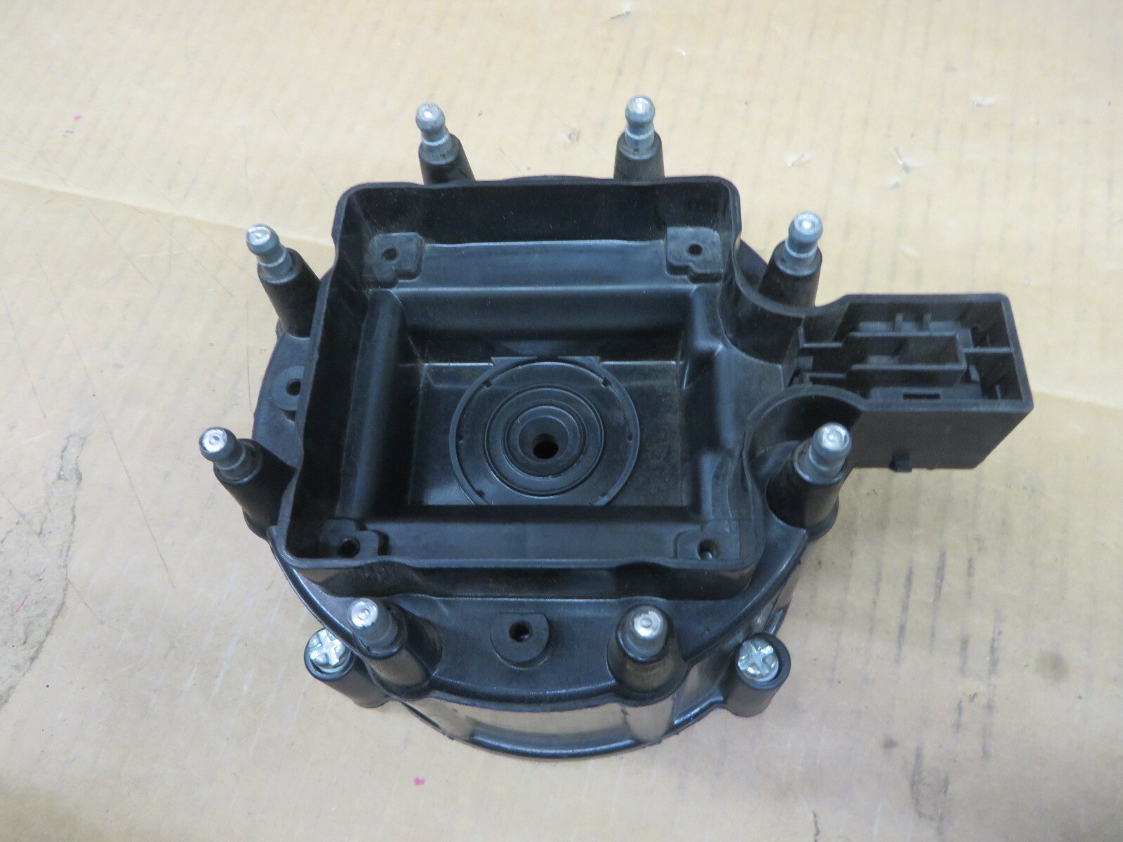 DISTRIBUTOR CAP NAPA # RR171SB NOS NIB cap only GM 8 cylinder MANY 1974 ...