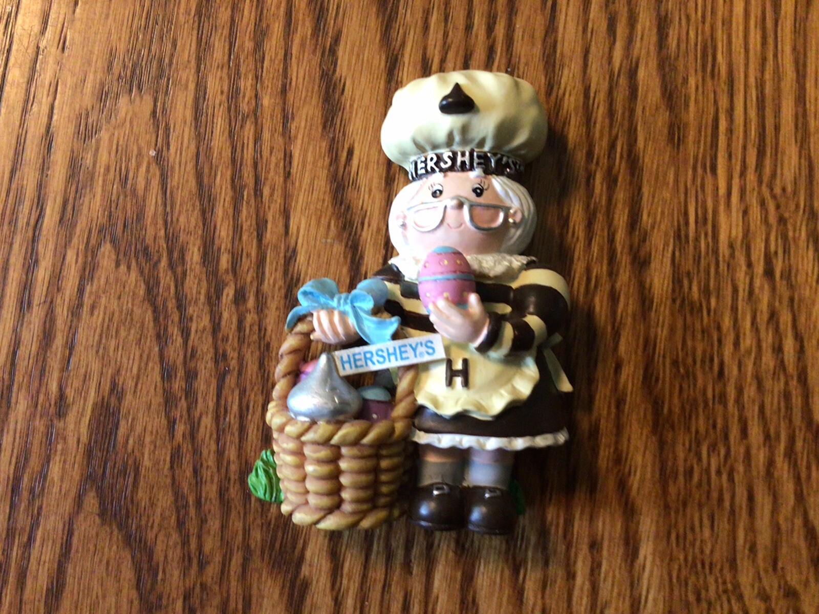 Hershey 's Chocolate World Collectible Elf Magnets-Easter HFC 2005 ...