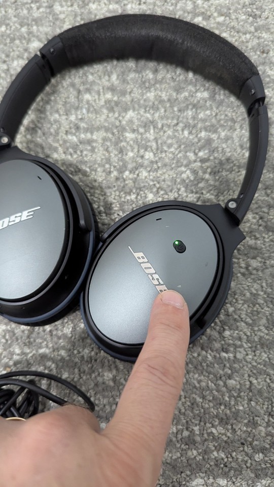 Bose QuietComfort QC25 Wired Noise-Canceling Headphones Black ...