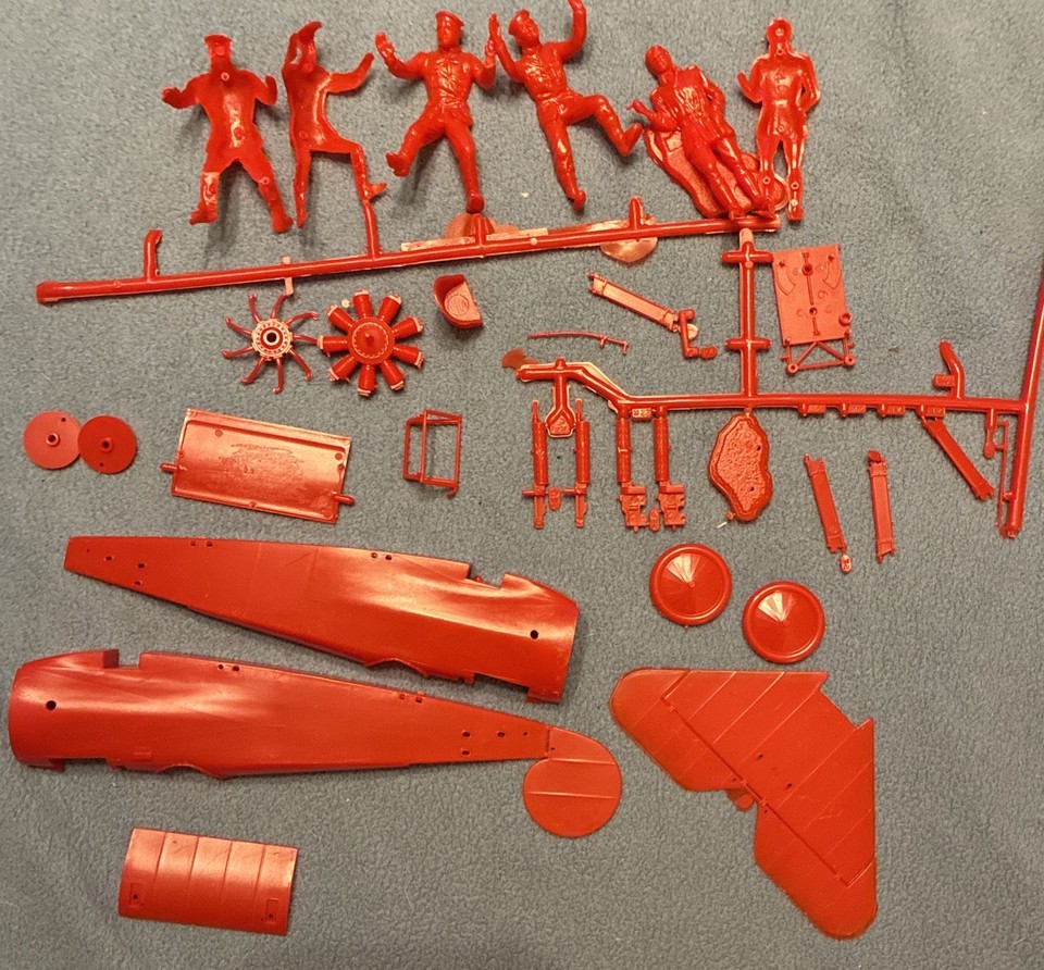 Revell “The Red Baron” Von Richthofen's Fokker Dr. I Triplane. 1/28 ...