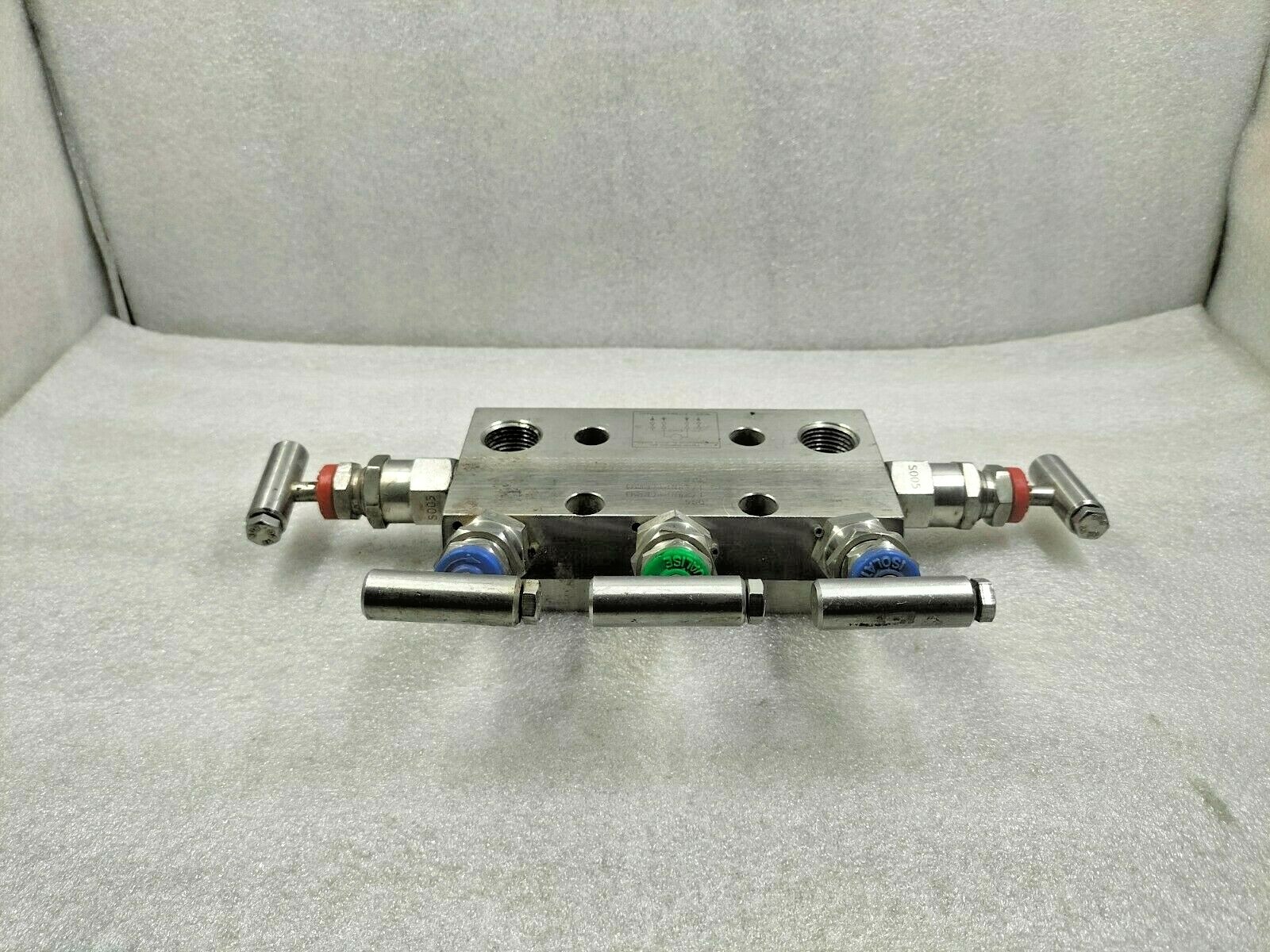 PARKER MANIFOLD 5 VALVE BACK STOP, DS5 1/2" NPT (EEM), 1/4"NPT (EEM ...