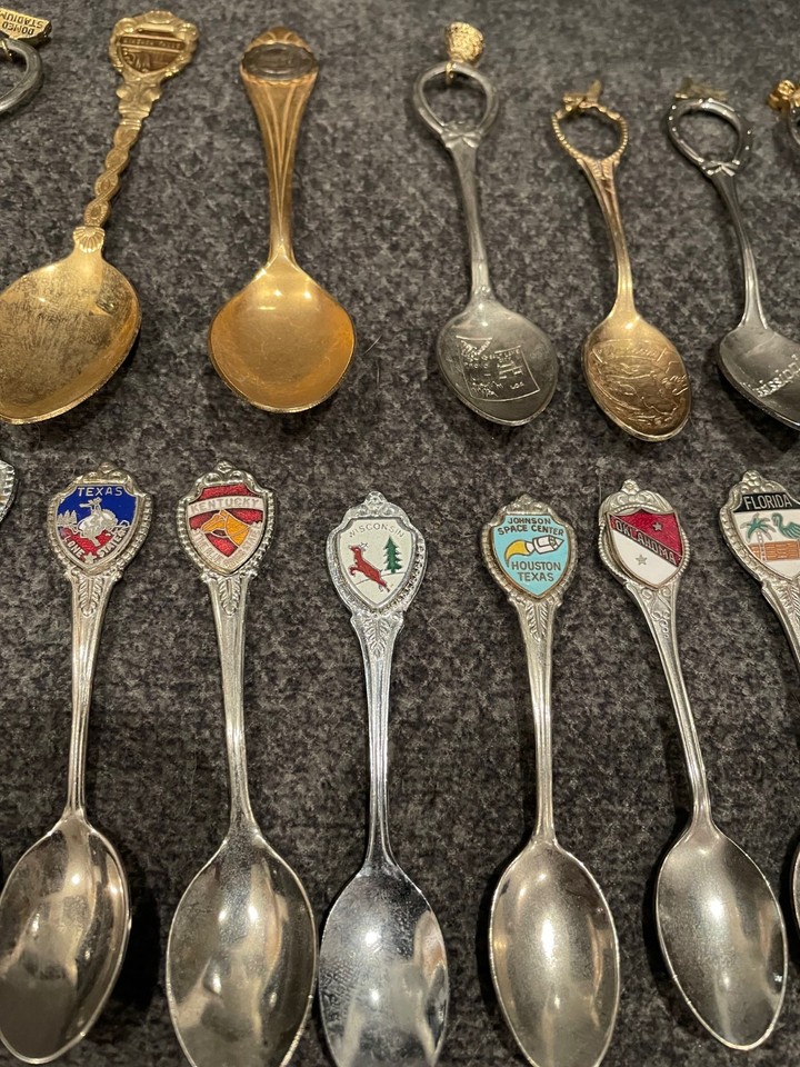 MASSIVE LOT OF 64 STATE MINI SOUVENIR SPOONS FORT TEXAS COPPER NEBRASKA ...