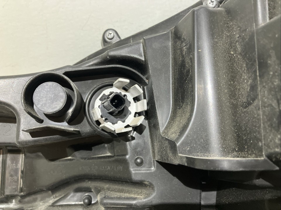 2021 - 2024 Toyota Sienna Passenger Right Reflector LED Headlight OEM ...