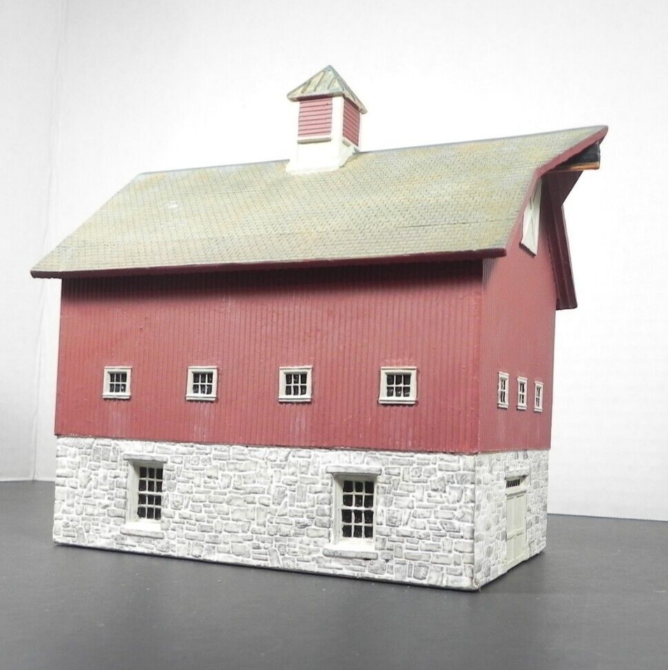 HO BUILDING Ertl Collectibles Gable Barn w Out Bldg Assembled Decorated ...