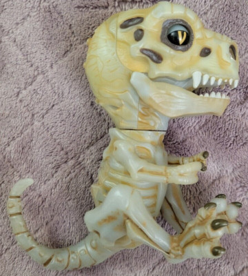 WowWee Fingerlings Doom Raptor Dinosaur T-Rex Bonehead Skeleton Dino 5 ...