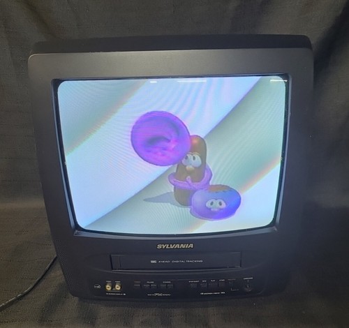 Sylvania 13” Color TV VCR Combo Model SSC132 Retro Gaming VHS WORKS FM ...