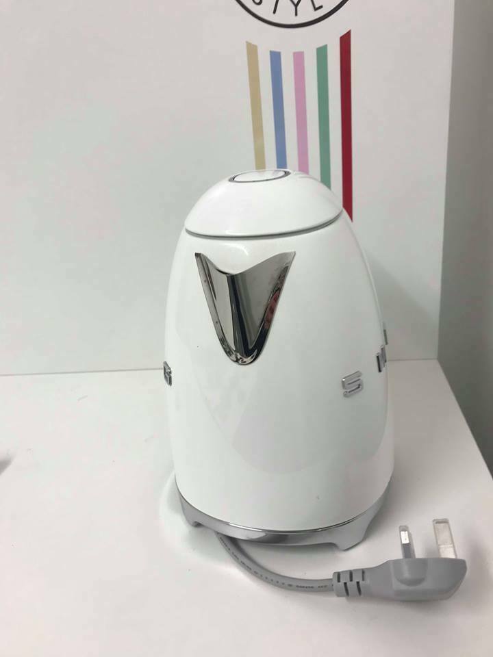 Smeg KLF03 50's Retro Kettle, Choice of Colour, Customer Return, Dent ...