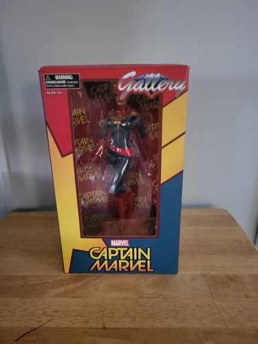 Captain Marvel Gallery PVC Statue Figure Diamond Select Marvel | eBay