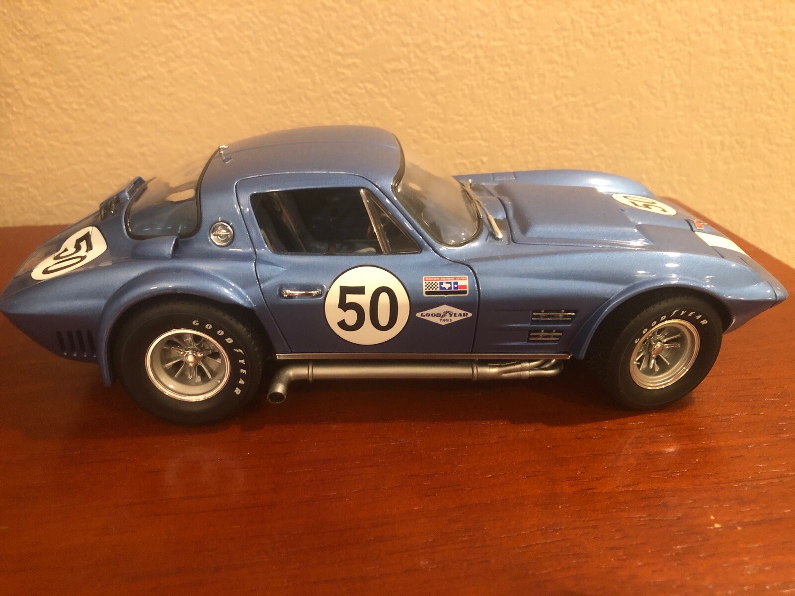 EXOTO 1963 Corvette Grand Sport #50 PENSKE Nassau/Speedweek 1:18 0446 # ...