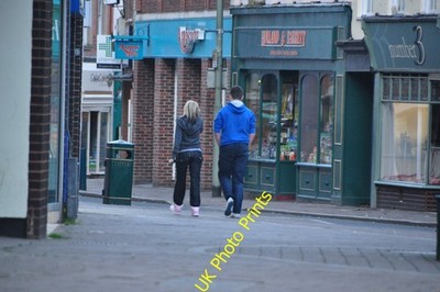 Photo A2 Tiverton : Fore Street Tiverton/SS9512 Two people walk along F ...