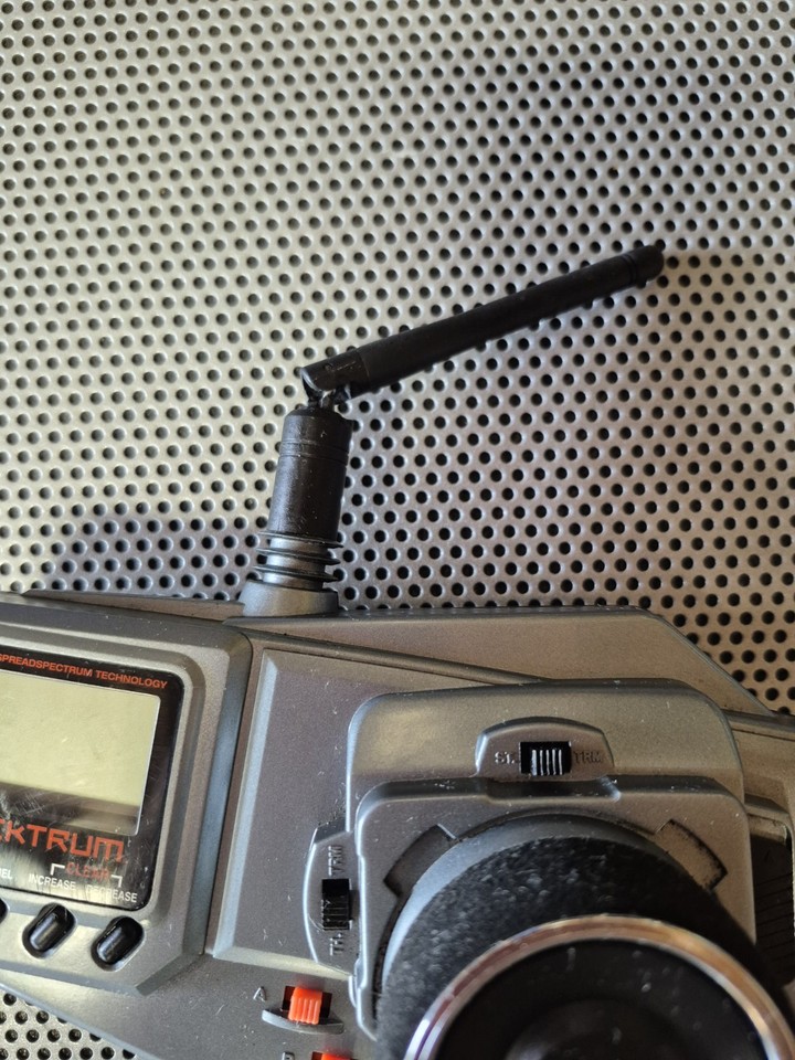 Spektrum DSM Racing DX3.0 2.4GHz Spreadspectrum technology transmitter ...