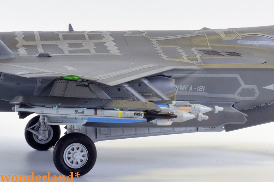 Trumpeter 03232 1/32 Scale F-35B Lightning Model Kit | eBay