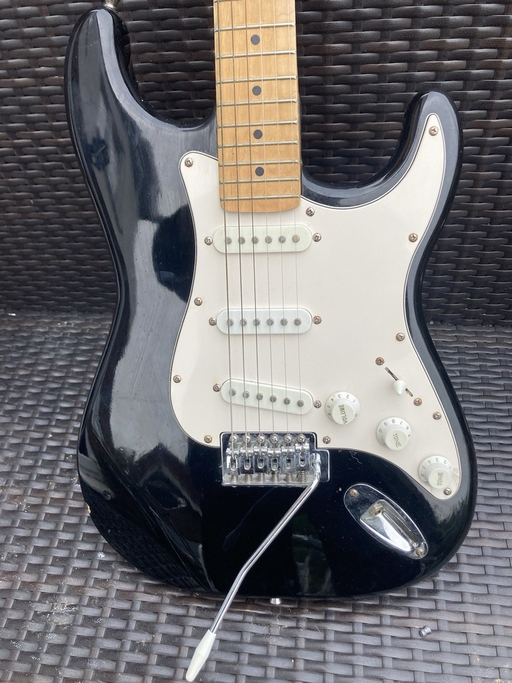Black & White 6 String Electric Guitar Maple Neck Fender Strat Style ...