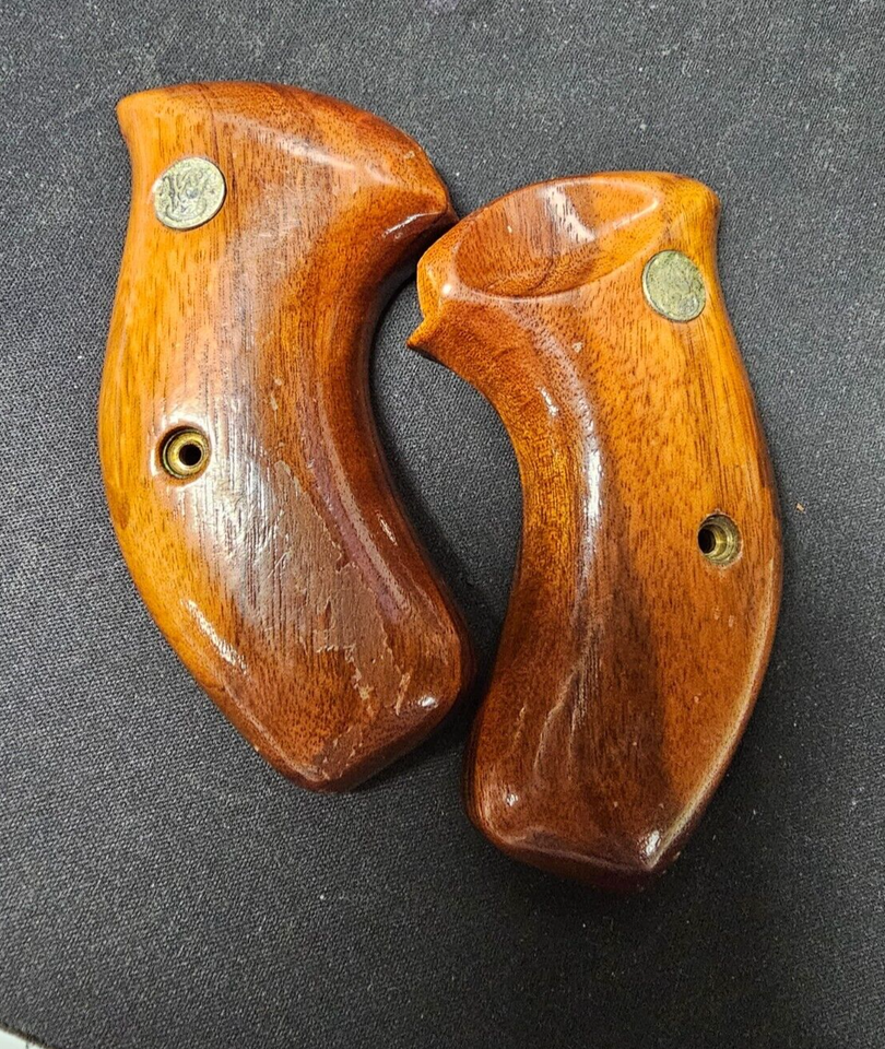 NOS Original S&W J Frame Round Butt Banana Style Smooth Walnut Pistol ...
