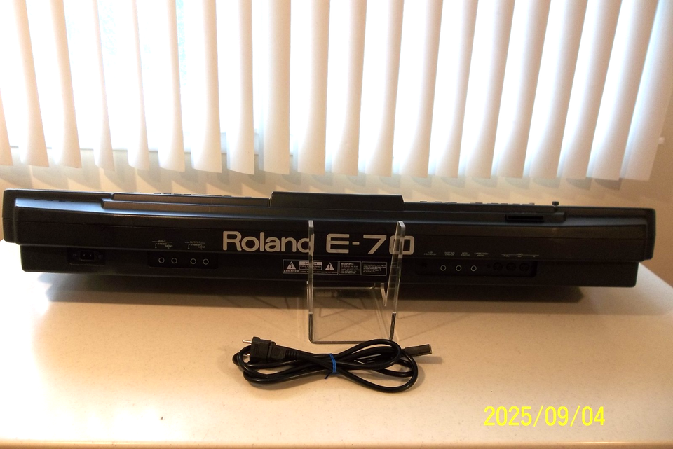 Roland E-70 230V INTELLIGENT ARRANGER SYNTHESIZER Electronic Keyboard or Piano | eBay
