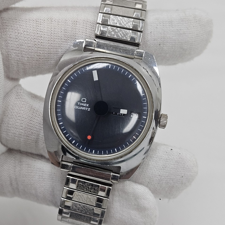 Vintage Retro Original Timex Q Red Dot Enigma Quartz Day/Date New ...
