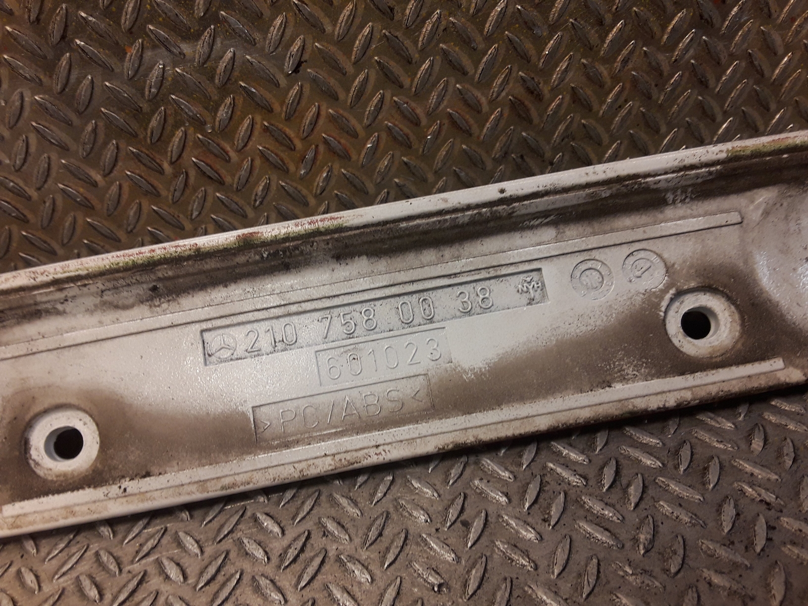 MERCEDES W210 TRUNK HANDLE TAILGATE TRIM PANEL MOLDING 2107580038 for ...