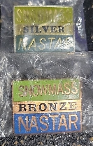 Vintage NASTAR Snowmass Silver & Bronze Pin Badge Lapel Skiing Souvenir ...