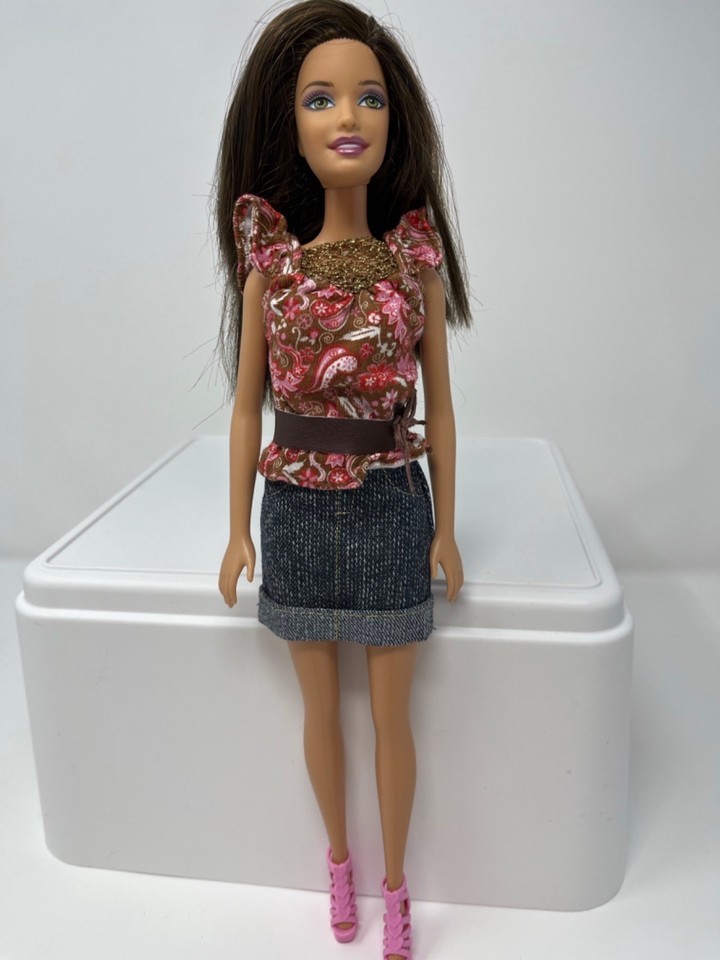 Barbie Doll Teresa Brown Hair Green Eyes with Outfit | eBay