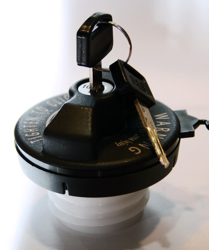 Replacement OEM LOCKING Gas Fuel Tank Cap With Key For INFINITI NISSAN ...