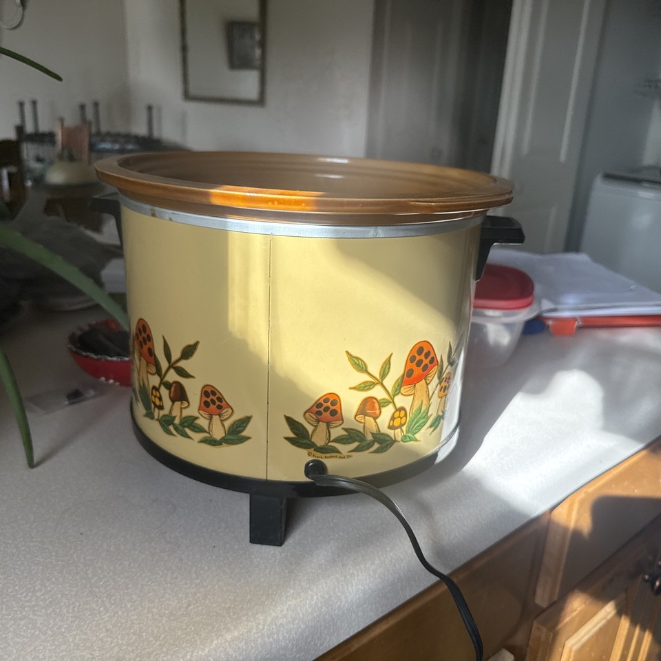 VTG 70'S SEARS MERRY MUSHROOM COUNTER CRAFT CROCK WATCHER POT SLOW ...