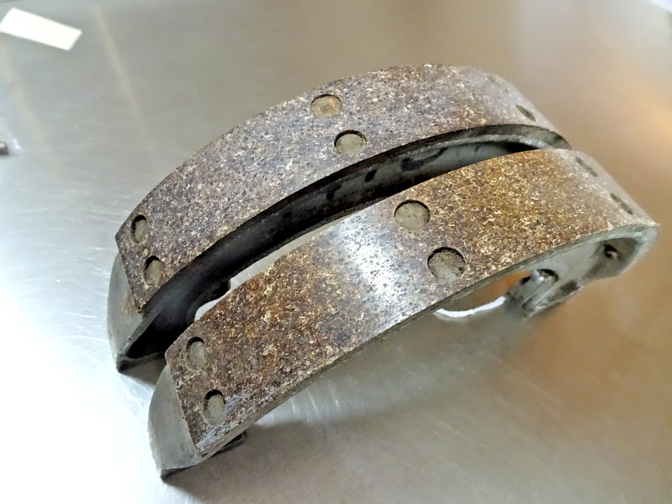 BSA A10 A7 FRONT 8" BRAKE SHOES 1 1/8" W913 W914 BRAKE WHEEL HUB | eBay UK