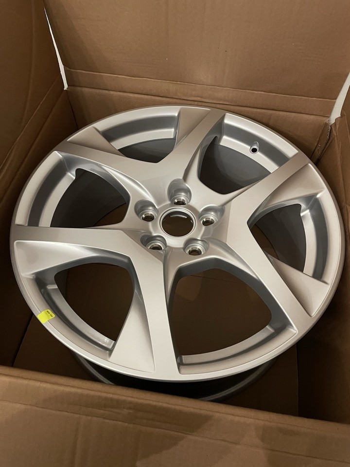 Genuine HSV VF Clubsport R8 Wheels! Brand New | eBay Australia