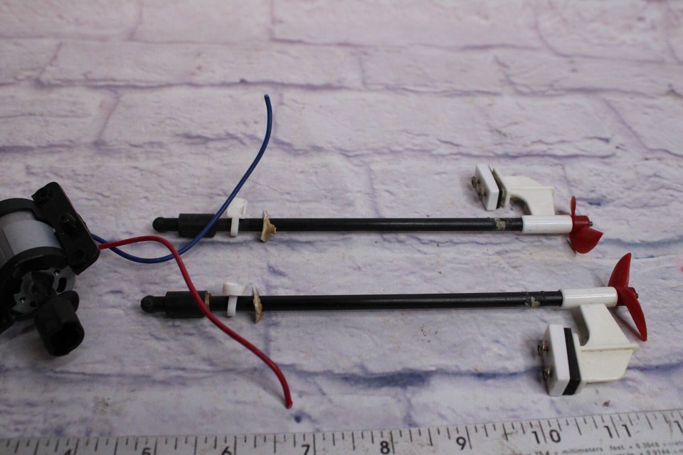 Electric RC Boat - Dual Motors w/ inboard / Driveshafts / Dual Props ...