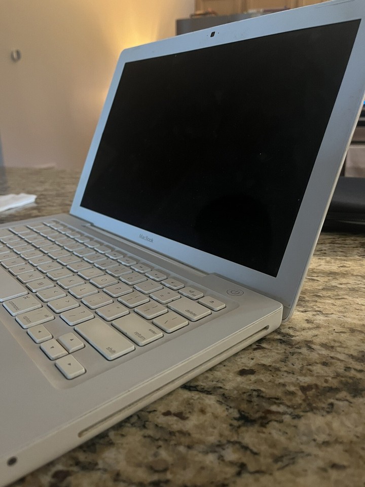 Apple MacBook A1181 13 inch Laptop - MC240LL/A (May, 2009) 885909337972 ...