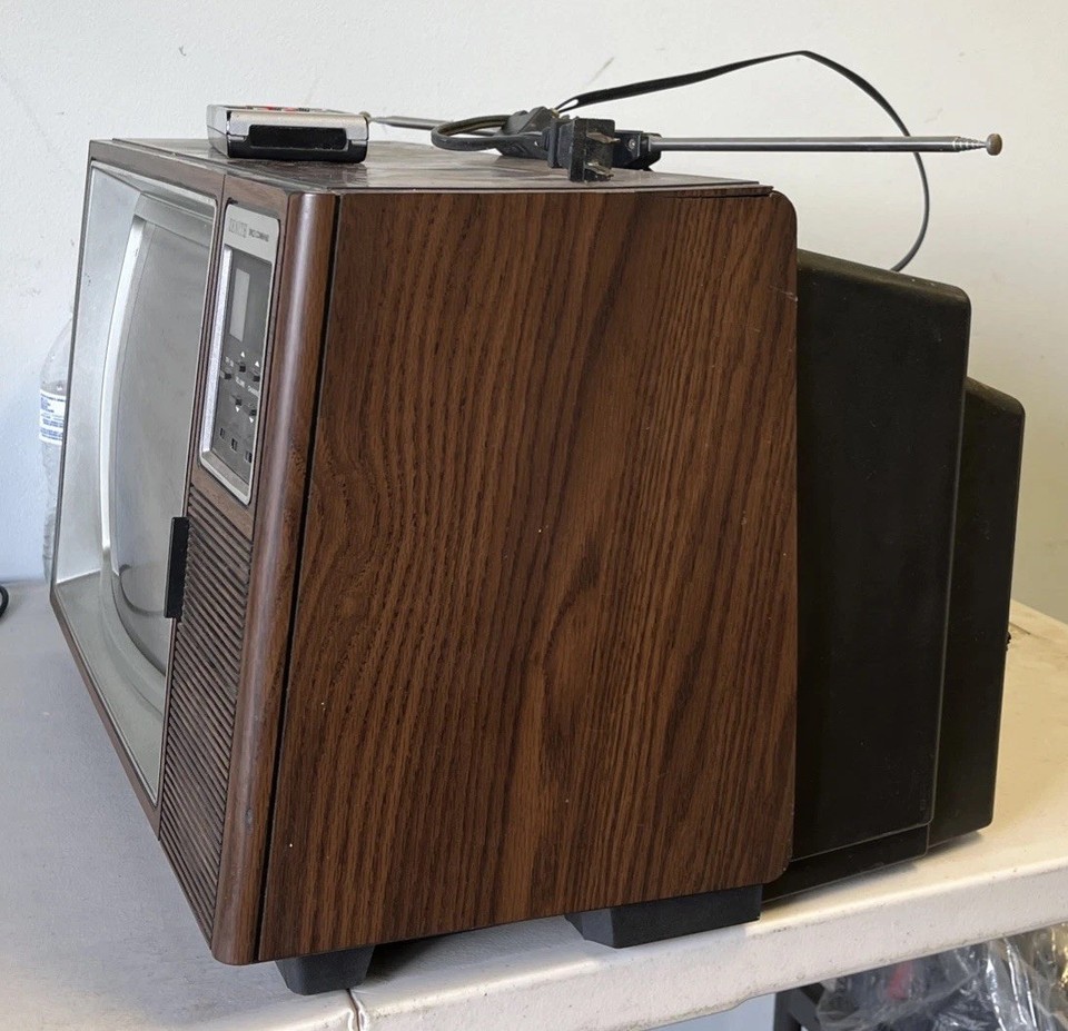 Zenith Space Command 1985 13" CRT TV Model SA1319W2 w/ Remote - 100% ...