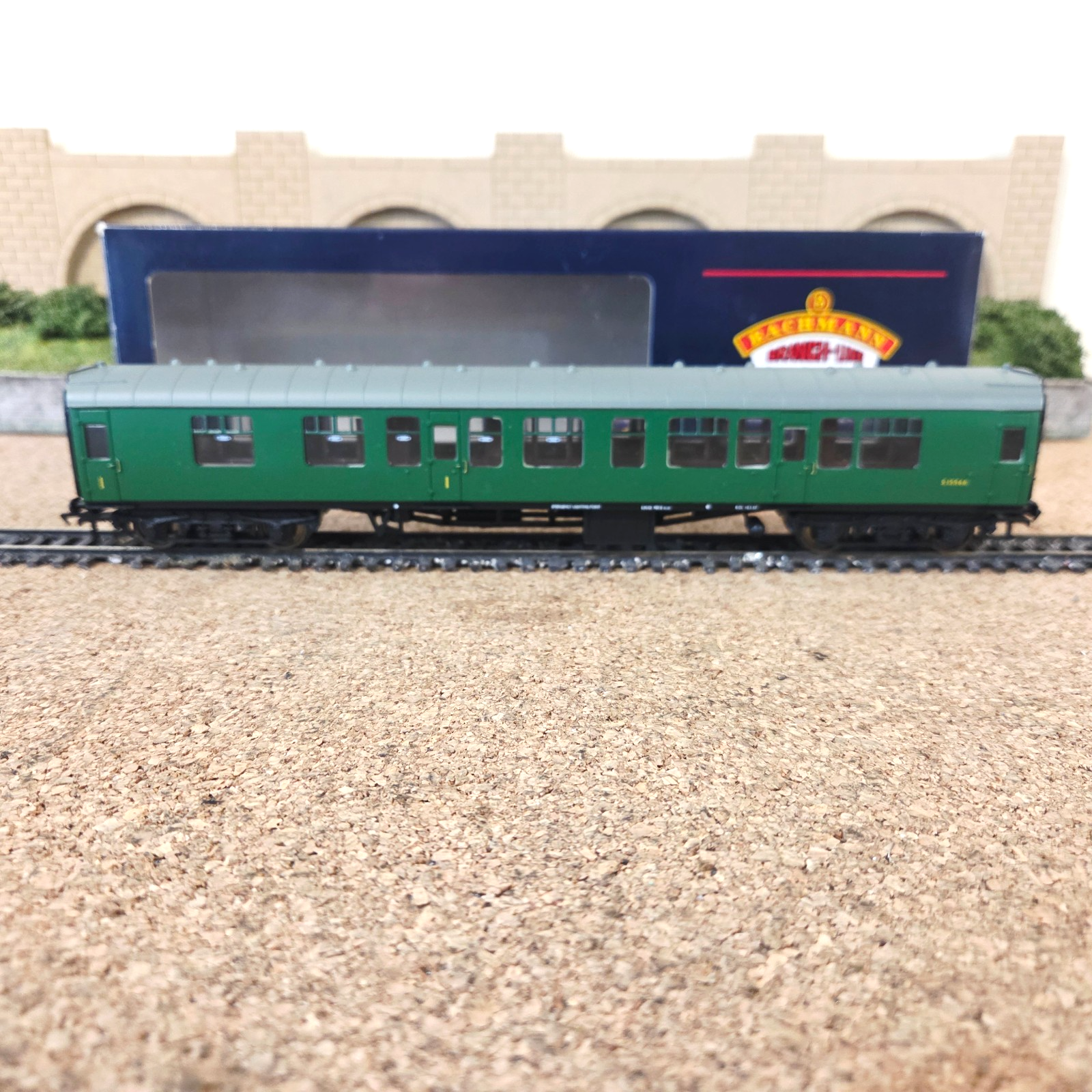 BACHMANN OO GAUGE 39-128A BR Mk.1 COMP. CK SOUTHERN REGION GREEN S15566 ...