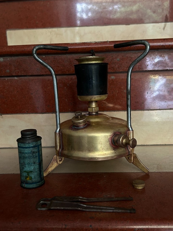 OLD VINTAGE PRIMUS NO.210 BRASS KEROSENE CAMP STOVE WITH ORIGINAL TIN ...