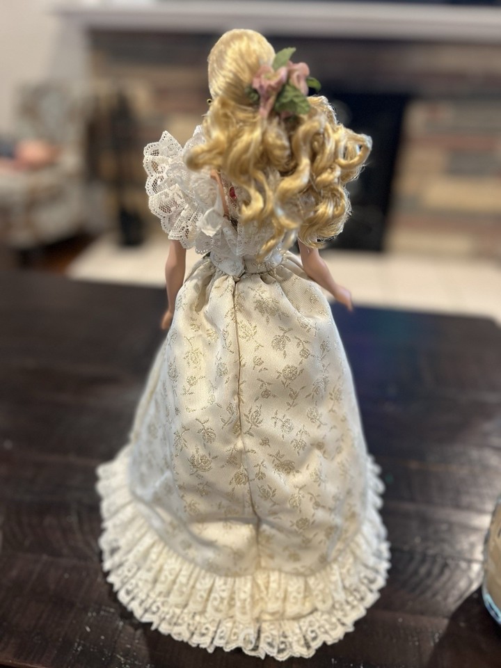 Pendant Historical Romance JULIA Doll By Robert Tonner Doll In Great ...