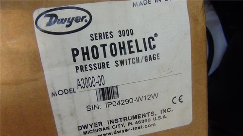 Dwyer Series 3000 Photohelic Pressure Switch/Gage - Model A3000-00 ...