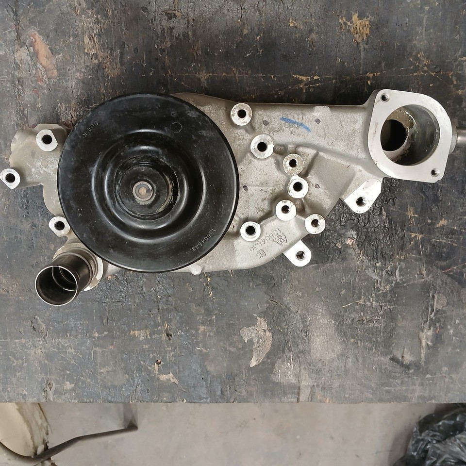 GM 12604630 LS3 Water Pump - New Crate Motor Take Off LS V8 Complete ...