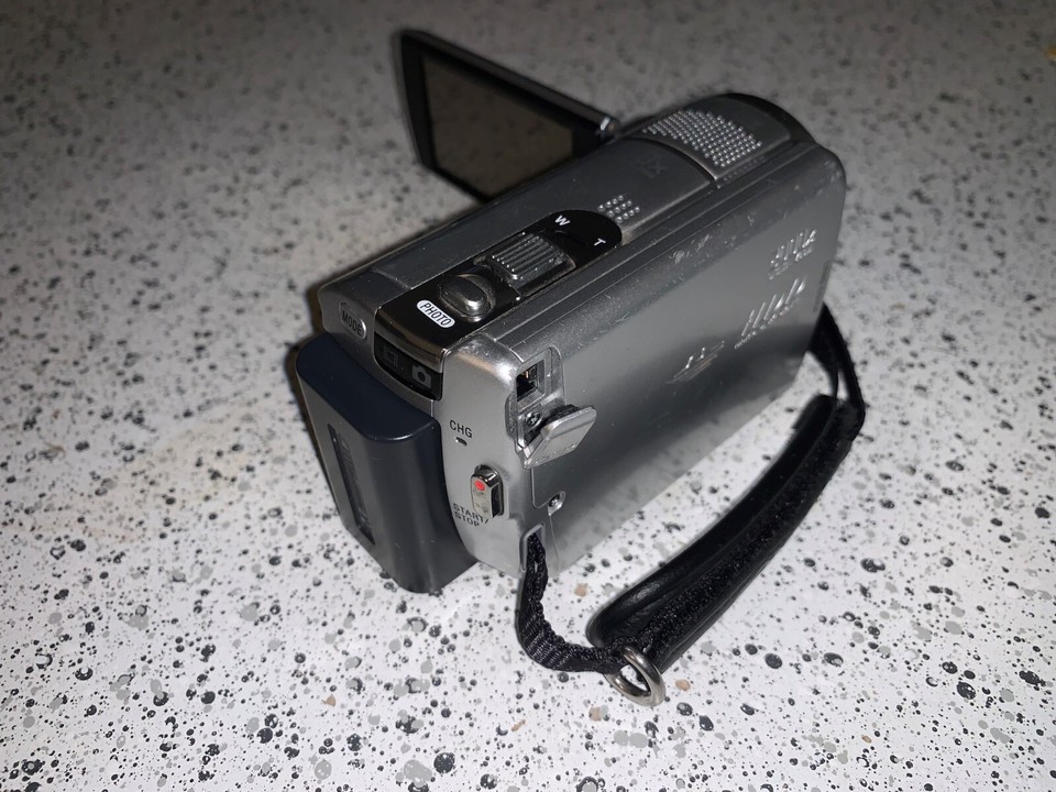 Sony Handycam DCR-SR68 - 80GB Digital Video Camera Camcorder + Bag ...