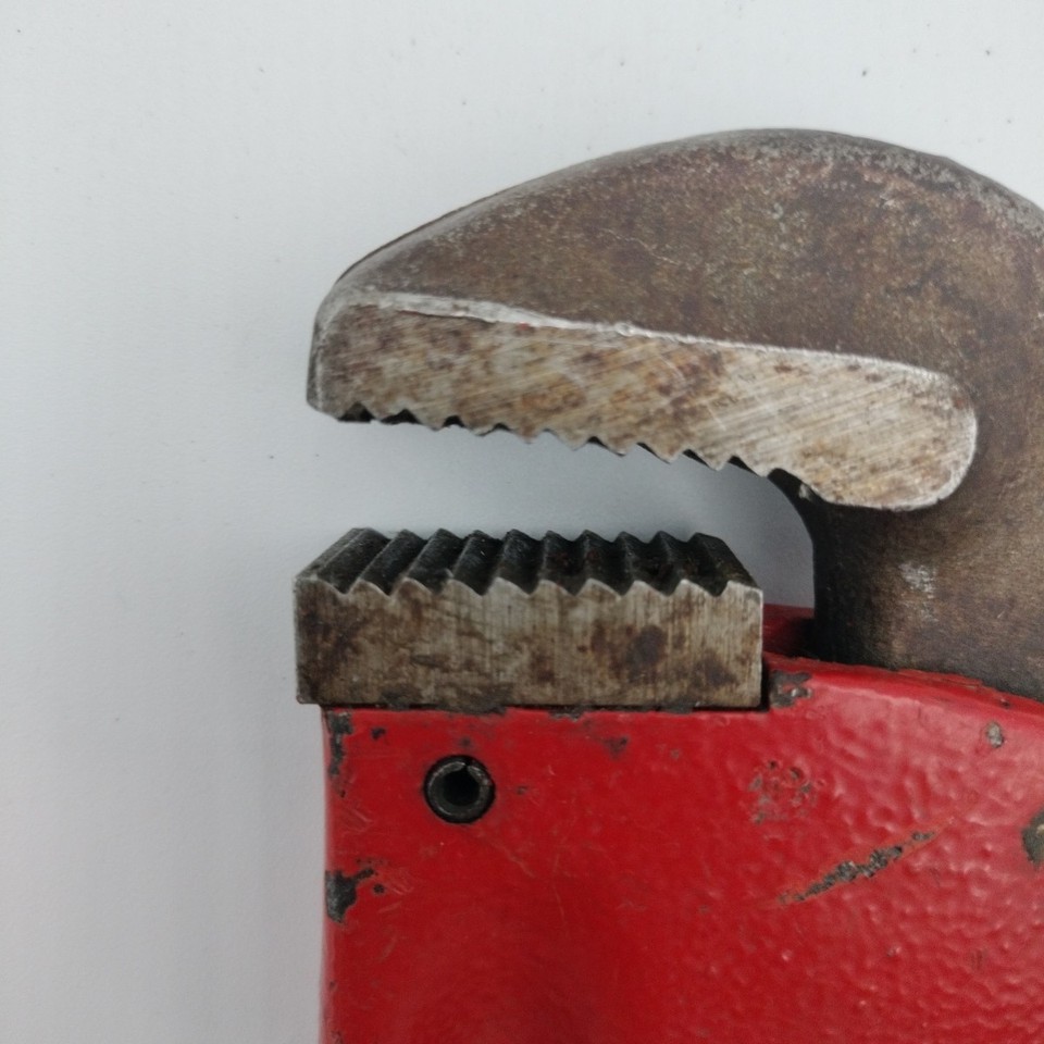 14" Heavy-Duty Straight Pipe Wrench Red Omega A514 Up to 2 1/2" Pipe | eBay