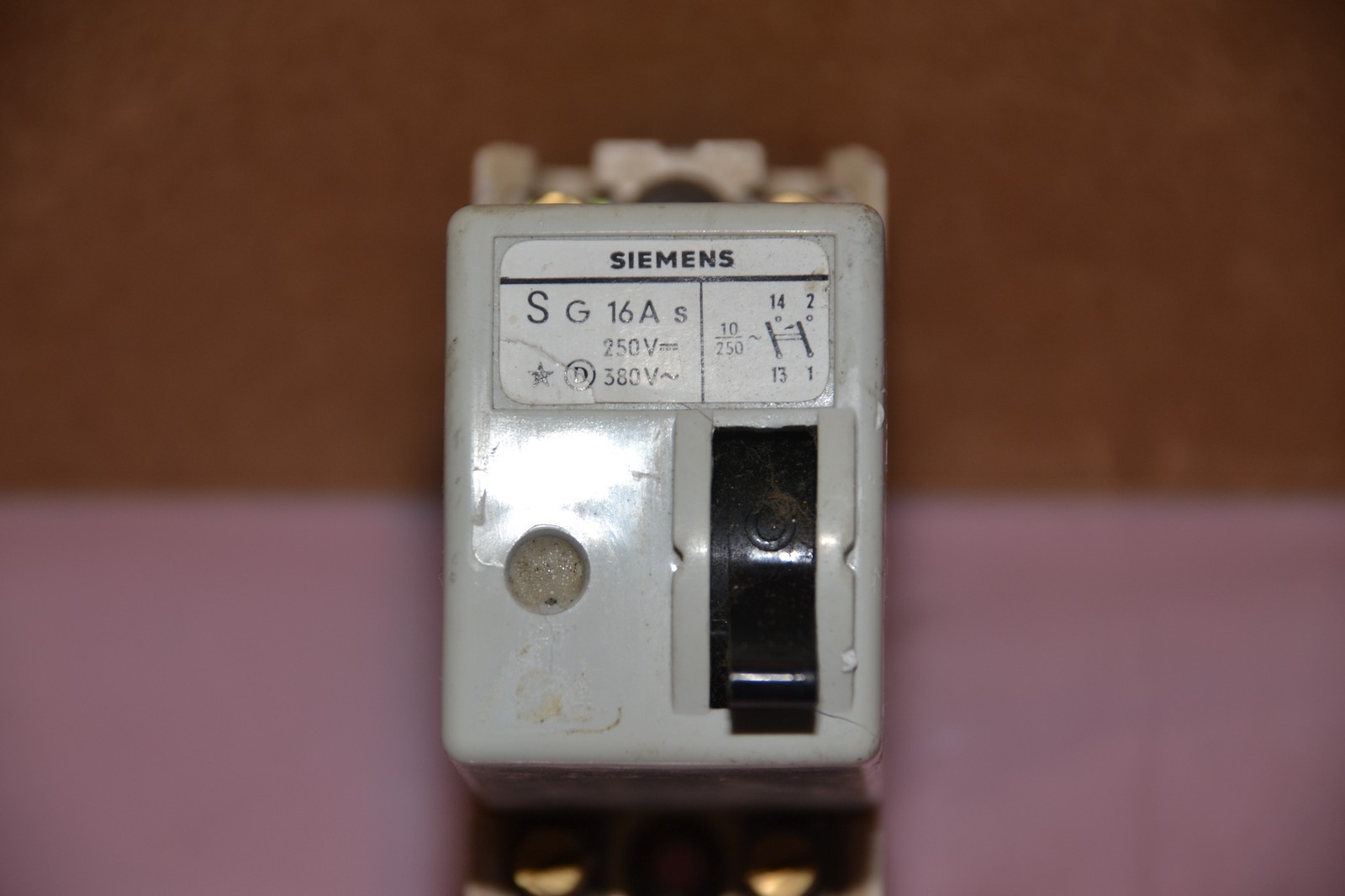 SIEMENS SG 16A SG16A 250V 380V CIRCUIT BREAKER | eBay UK