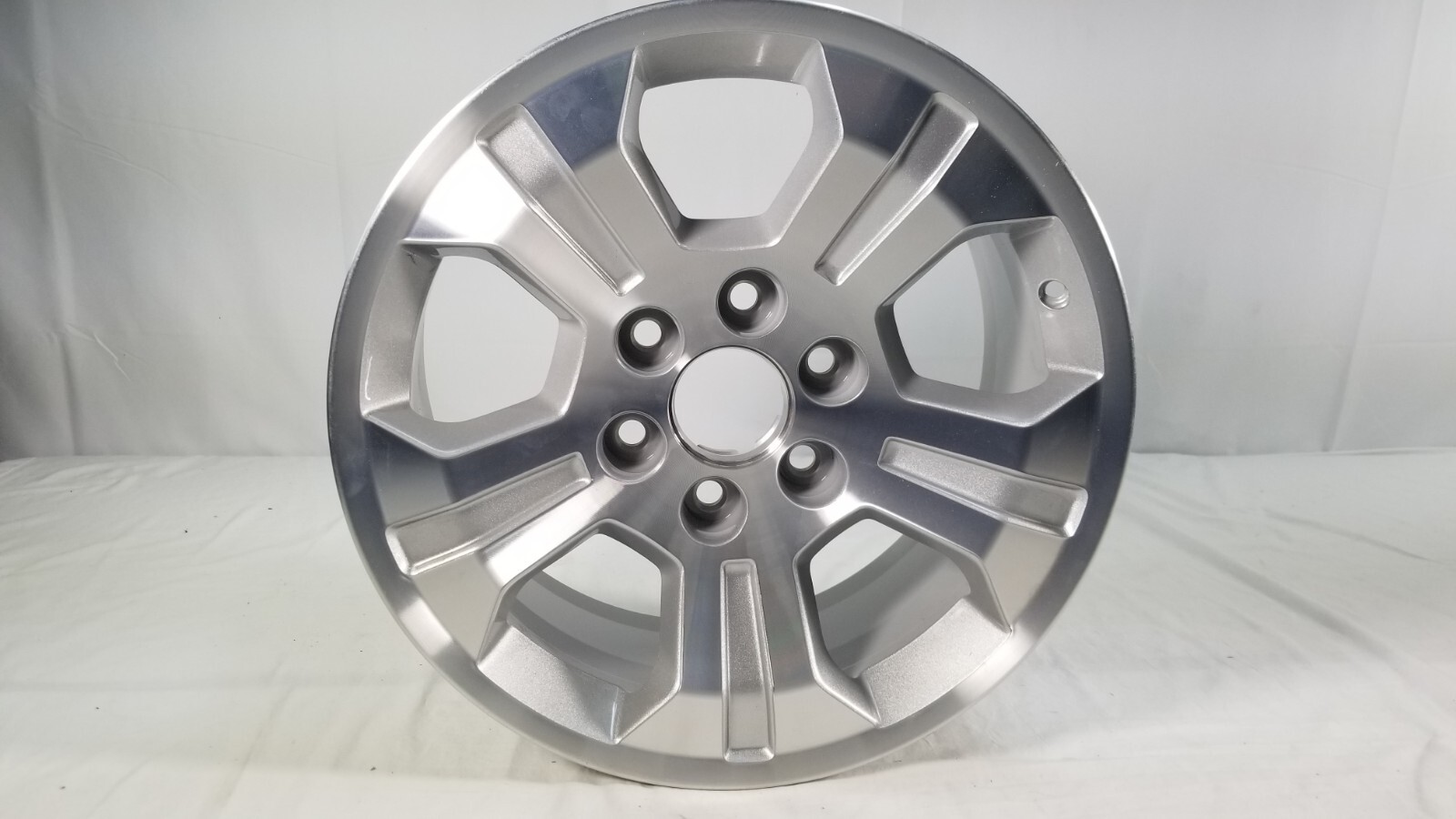 2017 Chevrolet Tahoe Silverado OEM 5647 Wheel Rim GM for sale online | eBay