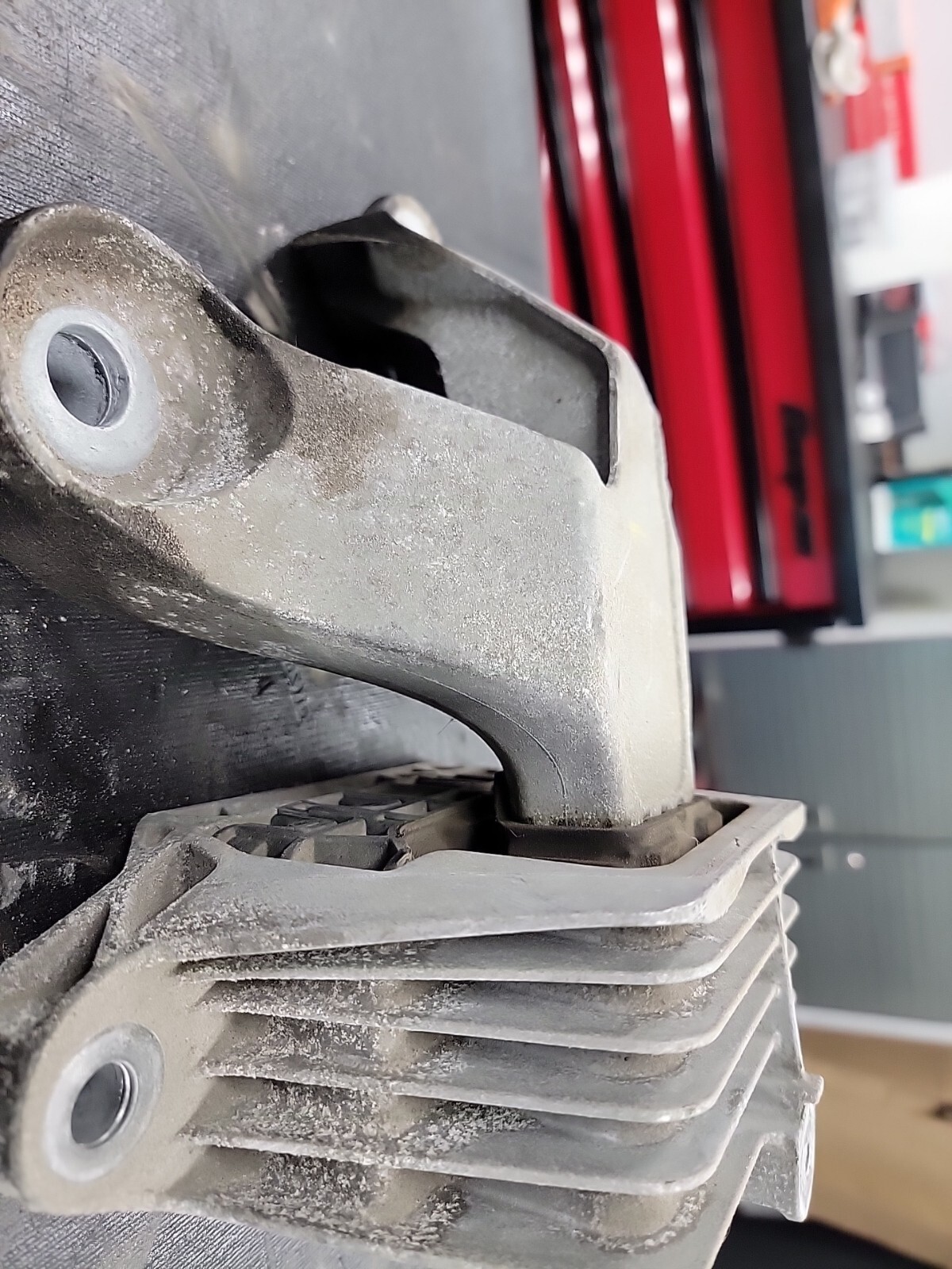 2016-2021 CHEVY MALIBU FWD FRONT DRIVER SIDE ENGINE MOUNT BRACKET ...