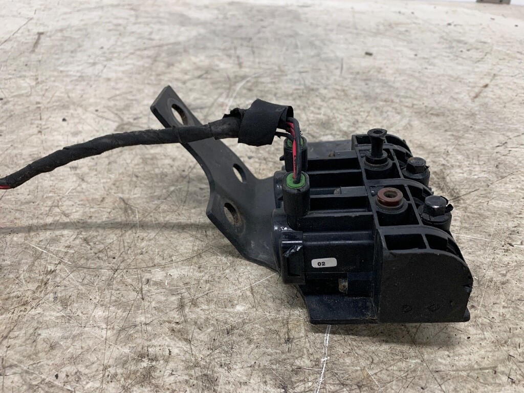 Mack Air Solenoid Valve 20749486 2MR451P From 2015 CXU612 | eBay Australia