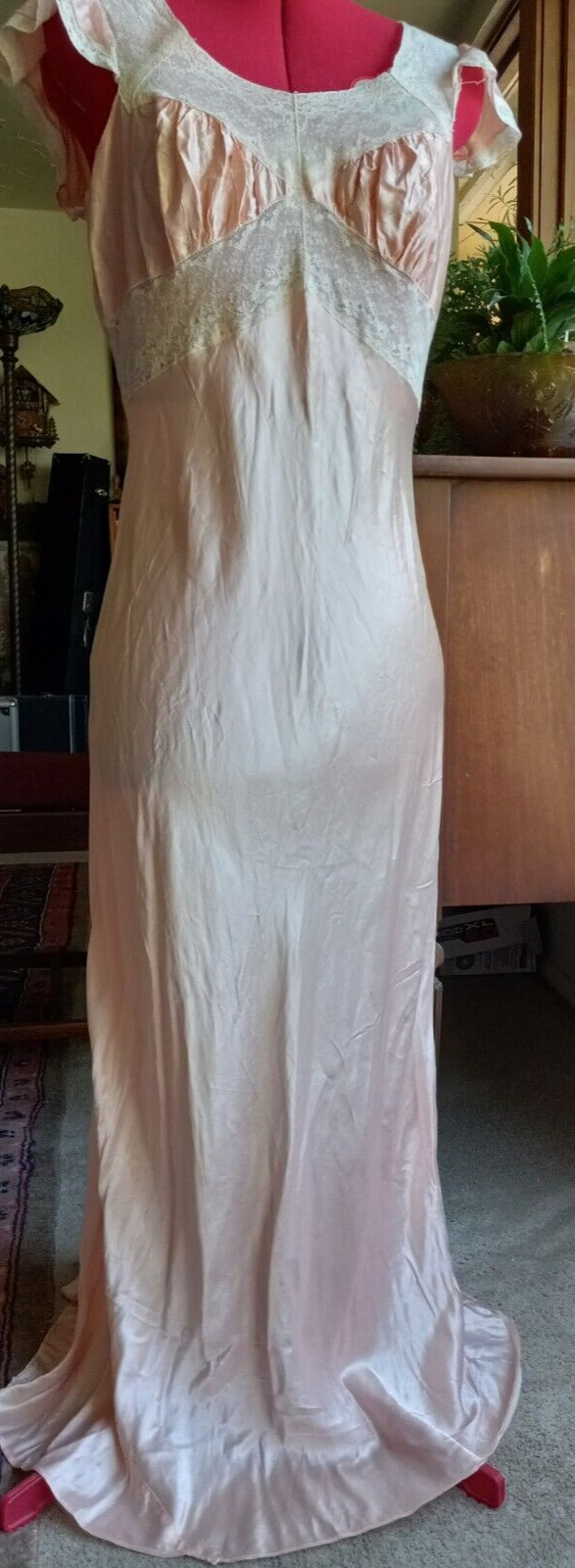 1940s pink satin nightgown - Gem