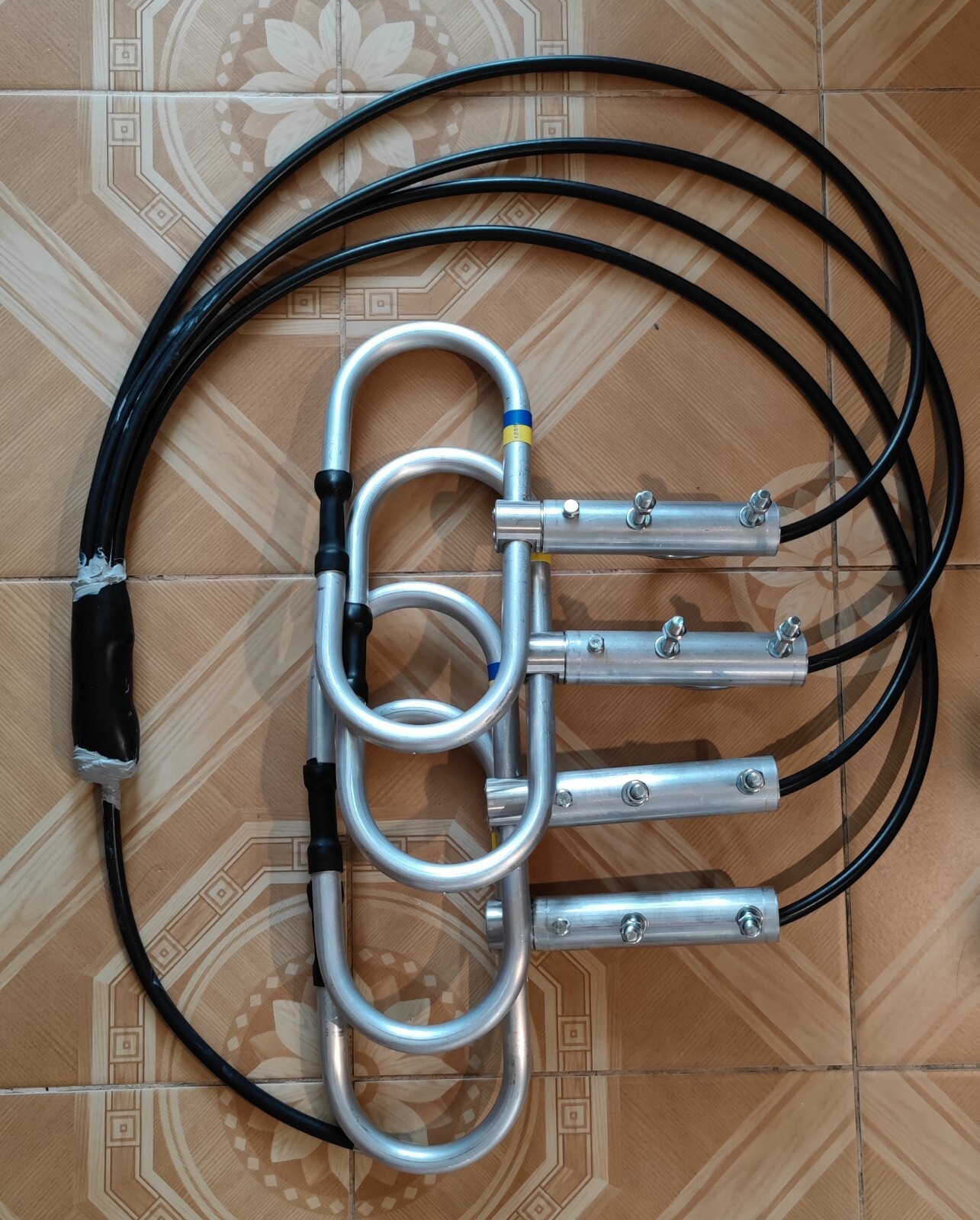 440 MHz (340-500) wide band UHF antenna 4-elements folded dipole 9 DBd ...