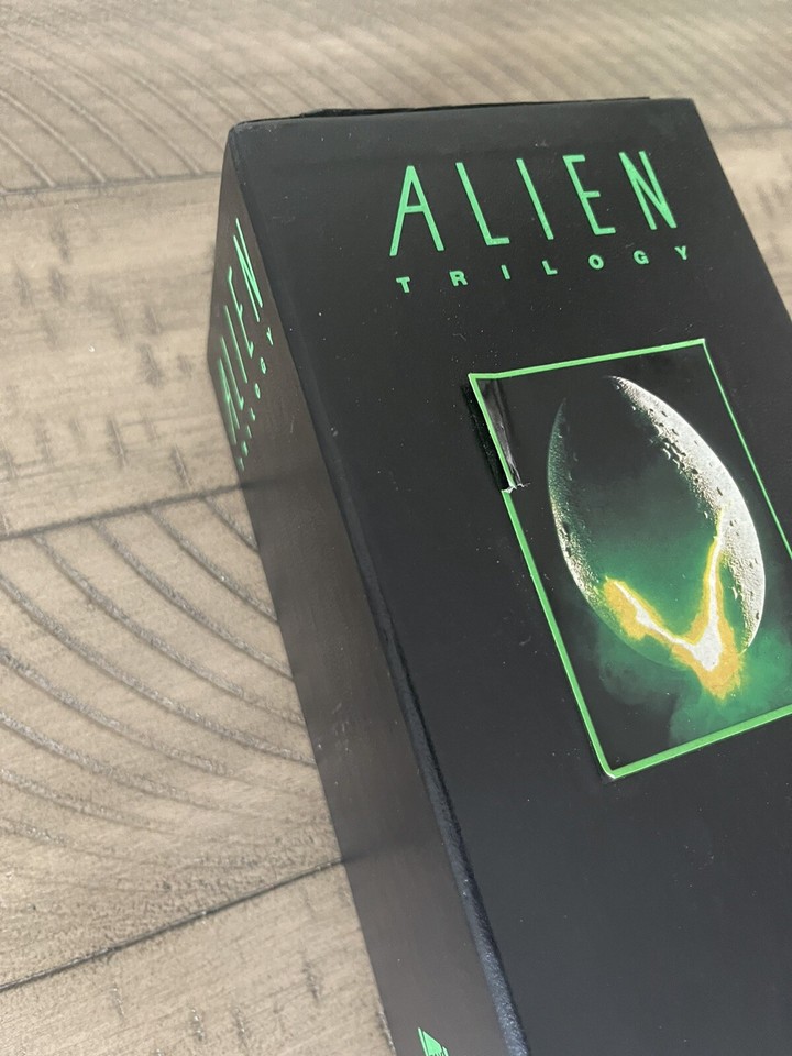 Alien Trilogy VHS Box Set: Alien, Aliens, Alien 3 - Collectible ...