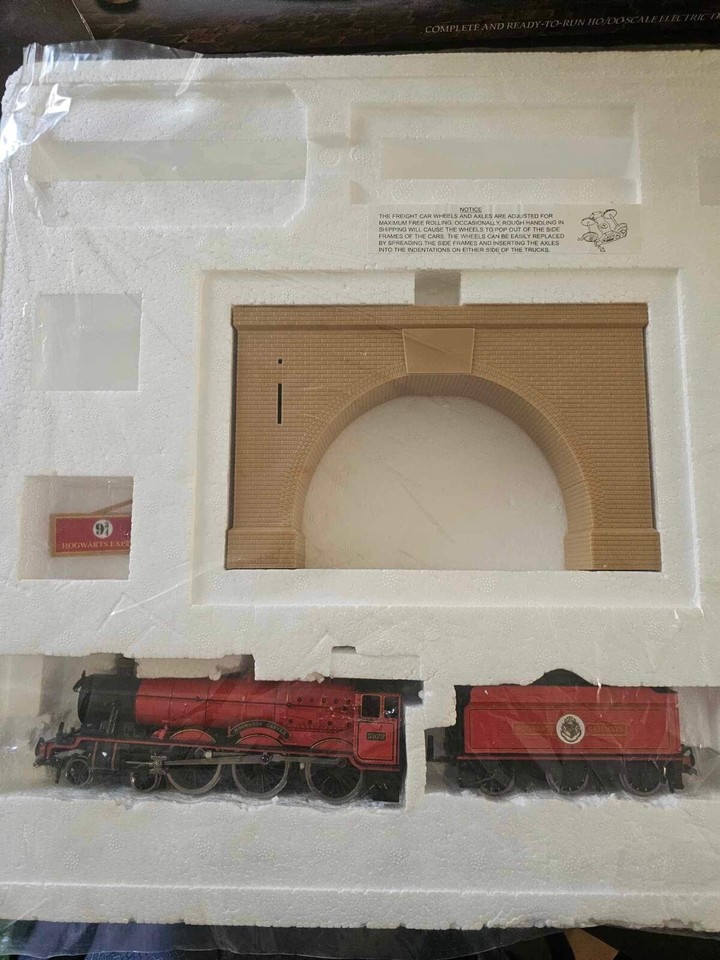 Harry Potter And The Chamber Of Secrets Hogwarts Express Bachmann HO ...