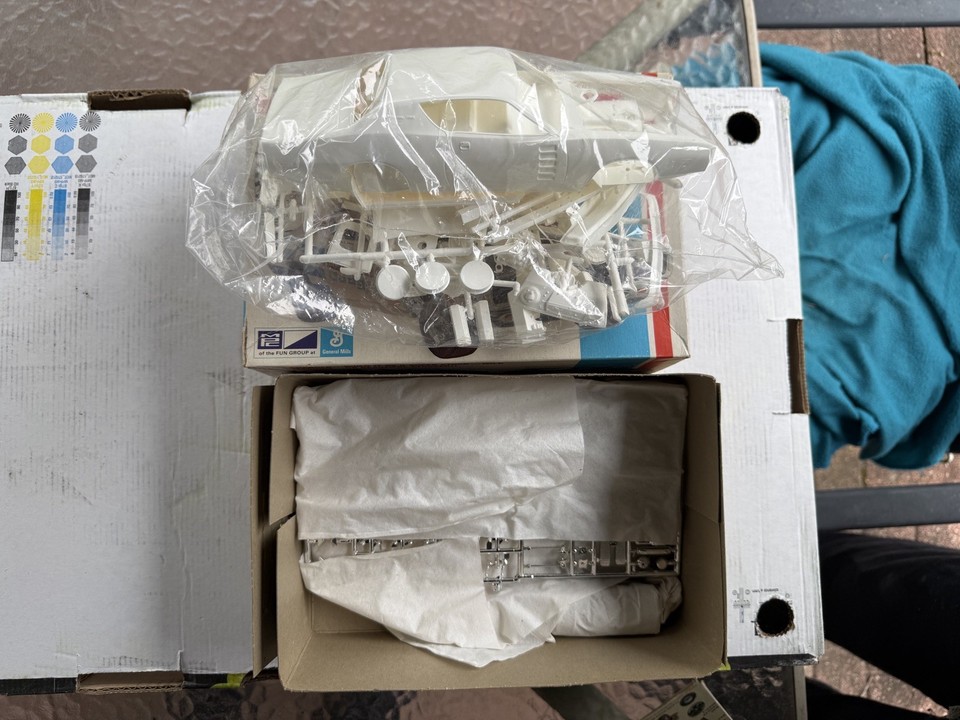 Vintage 1/25 MPC 1972 Dodge Charger Model Car Kit..looks Complete ...