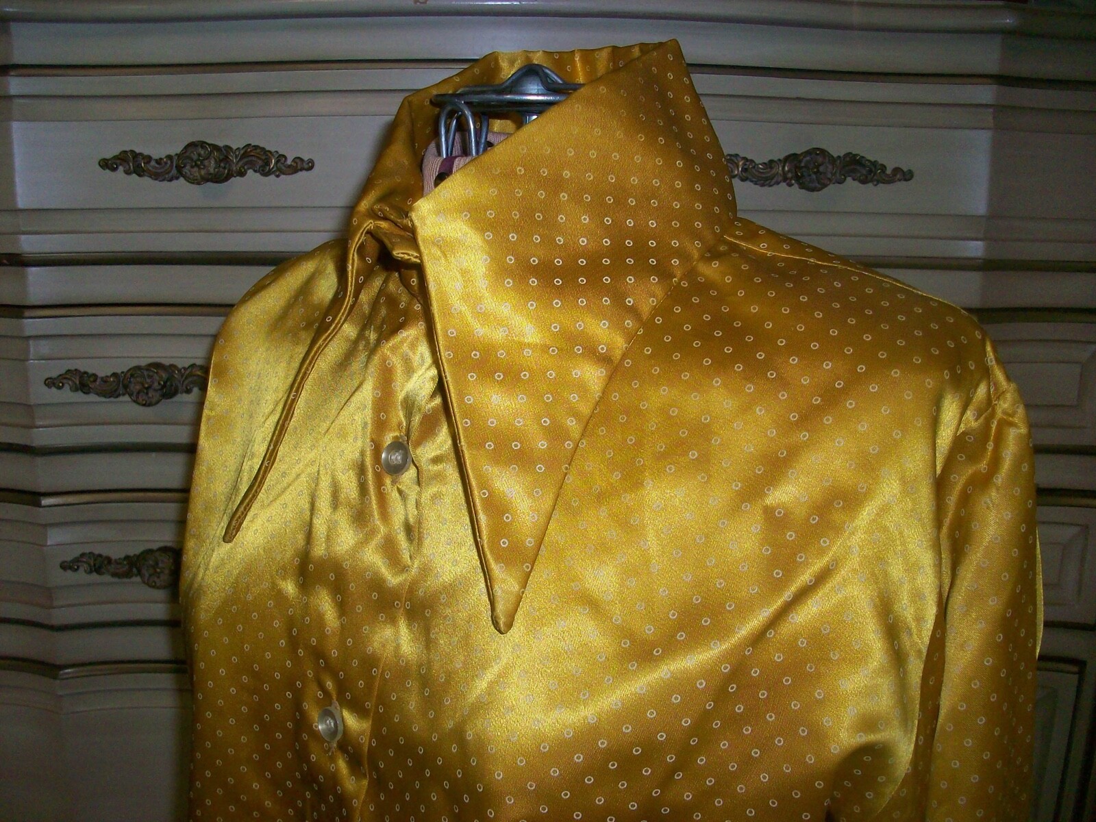 Vintage 70s True MOD Gold Satin Front Button Pointy C… - Gem